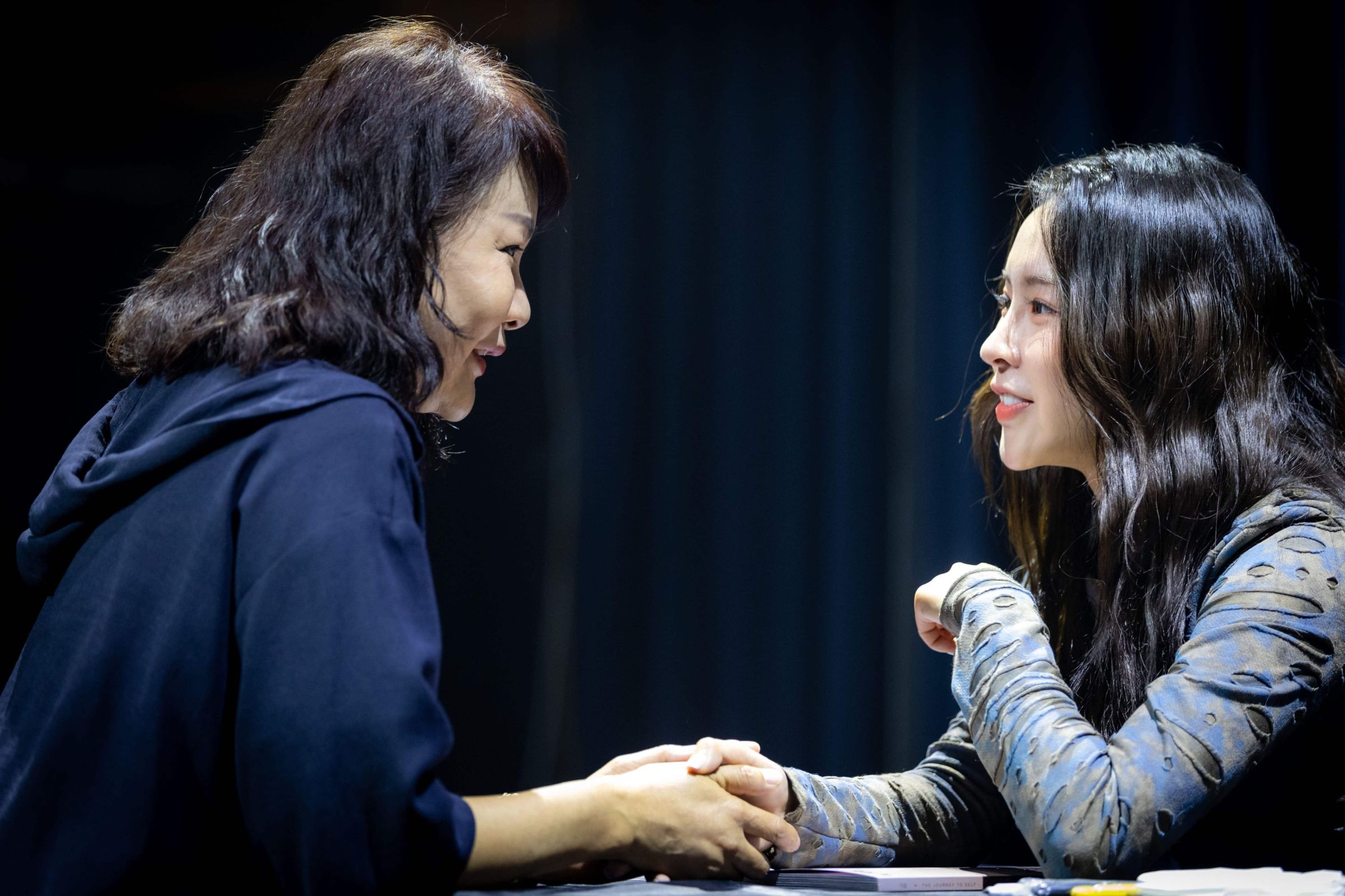 Elkie開心揪粉共度25歲生日！子瑜媽驚喜現身 粉絲福利送好送滿