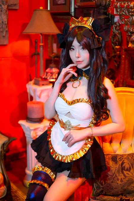 黑色絲襪大秀「性感美腿」！女裝大佬「Sneaky」Cos師匠女僕 網震驚：我混亂了