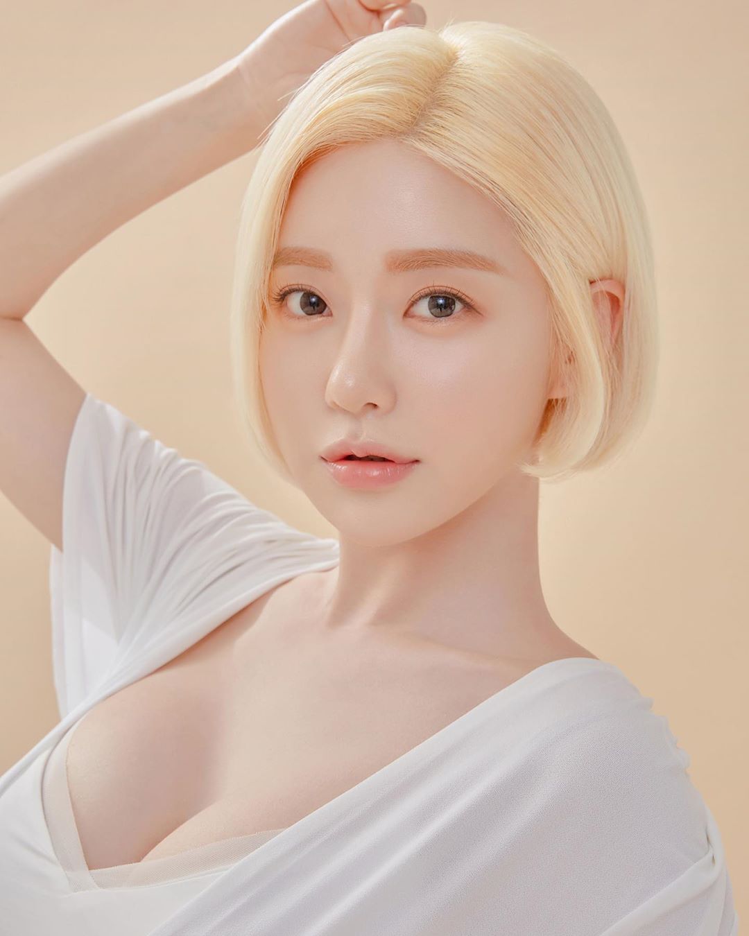 DJ Soda「2/3 巨球掉出」！屁股一抬「春光全外洩」 網憂精神狀況