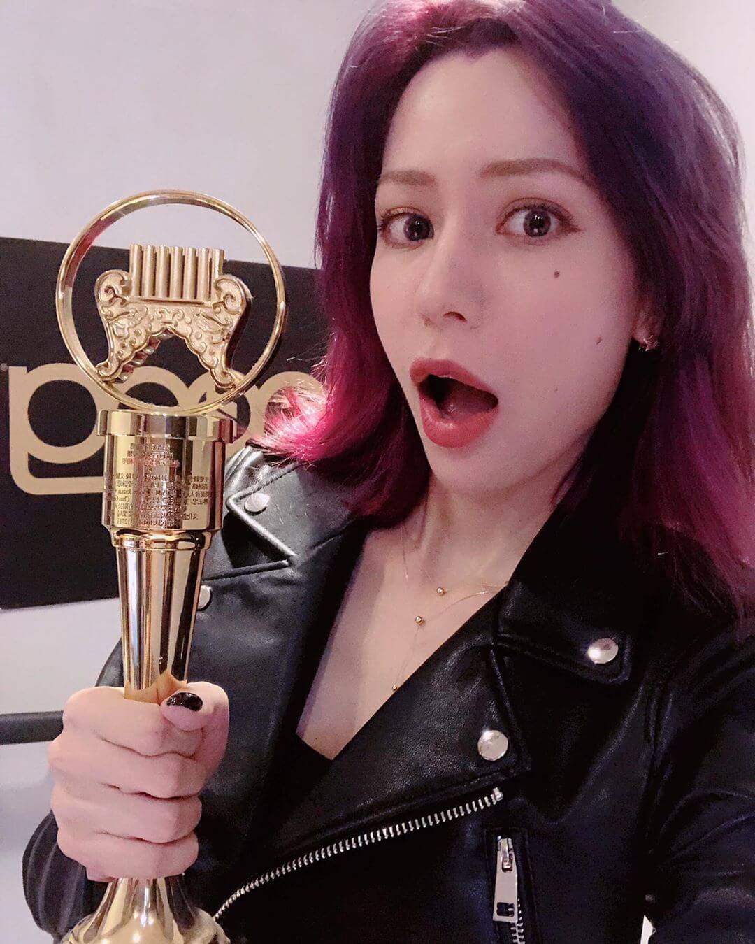 Keanna深夜曬「渾圓辣半球」！緊張曝「長輩都有追蹤我」 網嗨：看完睡不著！