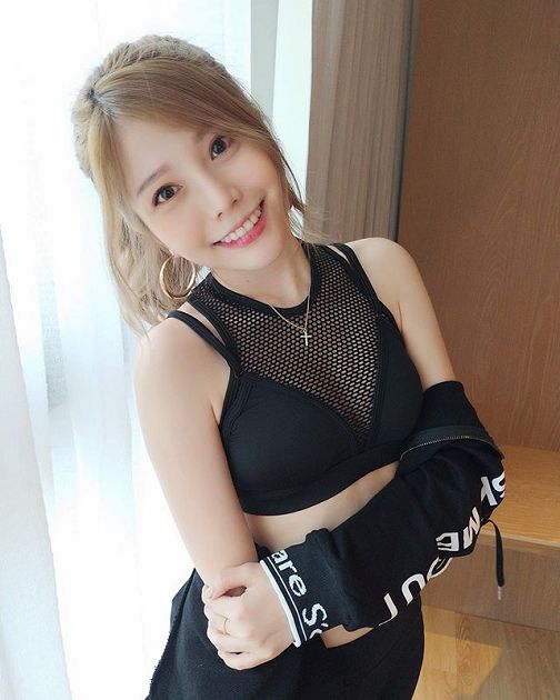 乳量解放！「瑀熙」辣曬內內「渾圓飽滿」 網驚：長大了